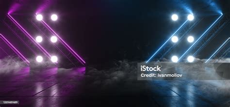 연기 안개 네온 레이저 빛나는 튜브 삼각형 모양 공상 과학 소설 미래 단계 연단 쇼케이스 터널 차고 지하 건설 산업 보라색 파란색 3d 렌더링 0명에 대한 스톡 사진 및