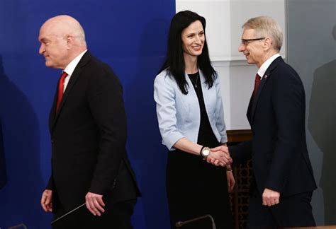 Квоти по пол въвеждат в публичните дружества в България Площад Славейков