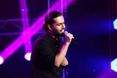 ببینید لحظه‌ عاشقانه حامیم و مادرش در حین اجرای کنسرت خبرآنلاین