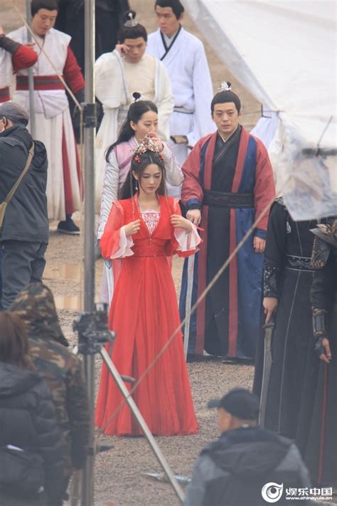 电视剧《雪鹰领主》杀青 陆婷玉造型亮眼惹期待tom明星