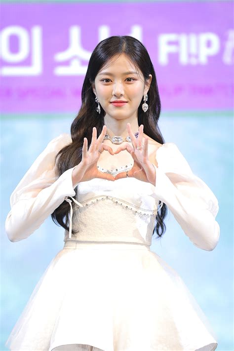 Kpopherald On Twitter Here Are Individual Pictures Of Loonatheworld During The Acts Press