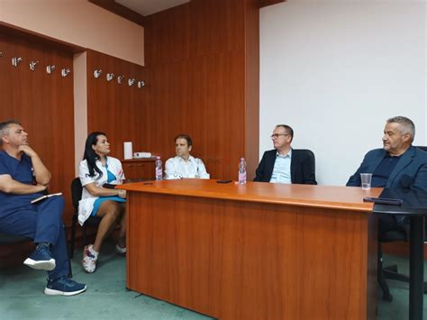 Министерот за здравство со директорите на ФЗО и Онкологија ќе бараат решенија за проблемите на