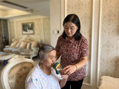 江苏扬州好军嫂家庭盛开文明花