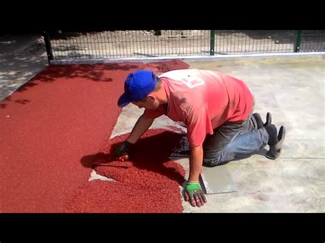 Покрытие из резиновой крошки в Украине Укладка бесшовного покрытия на основе резиновой крошки