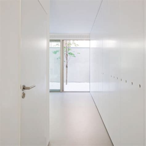 Pasel Kuenzel Builds V13k05 House For Dutch Photographer