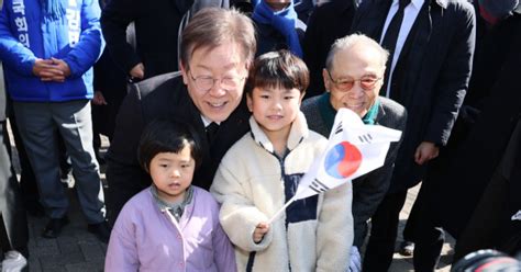 이재명 애국지사 묘역 참배“무도한 정권 3·1운동 정신 망각”