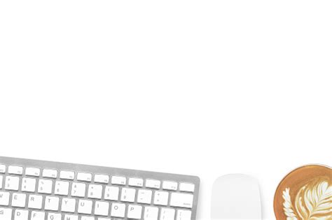 무선 컴퓨터 마우스 키보드와 커피 한잔 흰색 배경에 고립 되어있다 복사 공간 플랫 레이와 평면도 개념에 대한 스톡 사진 및 기타 이미지 Istock