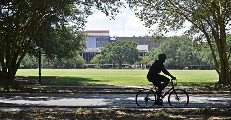 What Could Lsus Fall Semester Look Like Masks Sparse Classrooms