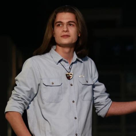 تیوال علی کرمی