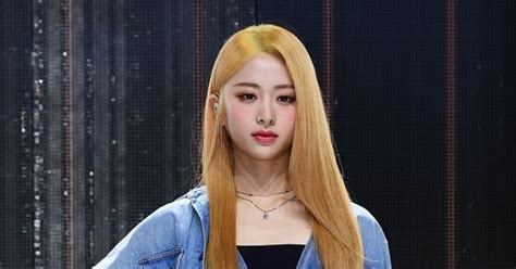 Ten 포토 르세라핌 허윤진 돋보이는 골드헤어