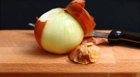 ამის შემდეგ ხახვის ნაფცქვენს აღარ გადაყრით როგორ მოვამზადოთ და რა დაავადებებს კურნავს