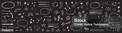 칠판 배경에 선 화살표 요소 별 하트 모양을 스케치합니다 손으로 그린 낙서 스케치 스타일 원 구름 말풍선 그런지 요소 화살 별 하트 장식 벡터 개체 그룹에 대한 스톡 벡터