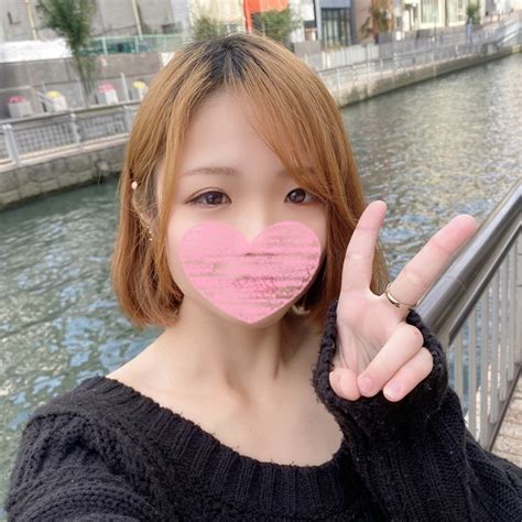 【顏曬し 中出し 精子ごっくん】旅行で見知らぬ男とハメを外す若妻に無責任に中出しして精子も飲ませてあげた。 日本無碼 免費情色成人視頻