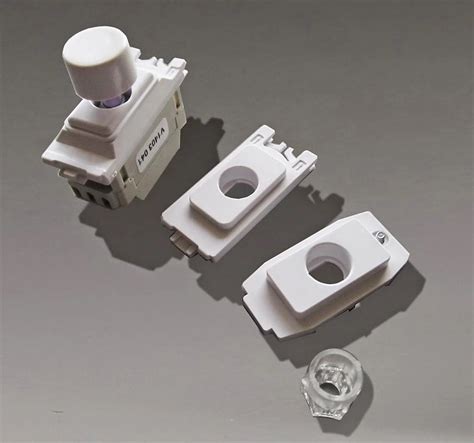 Varilight V Com 1 Or 2 Way Led Multi Grid Dimmer 1 X 25 180w 2 Grid Spaces For Mk Schneider