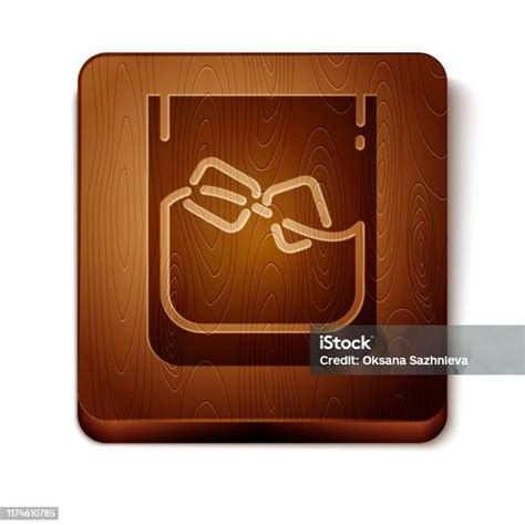 흰색 배경에 고립 된 위스키와 얼음 조각 아이콘의 갈색 유리 나무 사각형 버튼입니다 벡터 일러스트레이션 0명에 대한 스톡 벡터 아트 및 기타 이미지 Istock