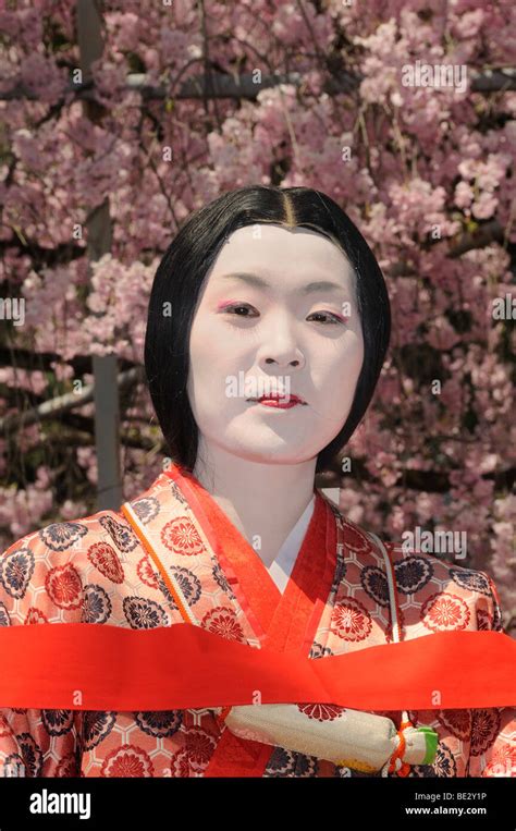 Japanische Frau Im Kleid Der Heian Zeit Beim Matsuri Schrein Festival