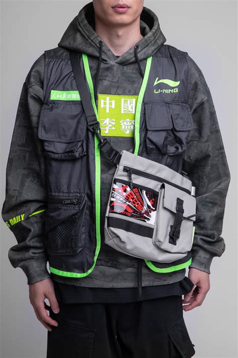 中国李宁×人民日报，中国潮。李宁中国人民日报新浪新闻