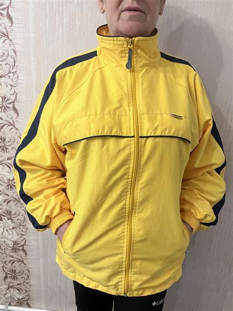 Ветровка спорт — ціна 200 грн у каталозі Куртки Купити жіночі речі за доступною ціною на Шафі