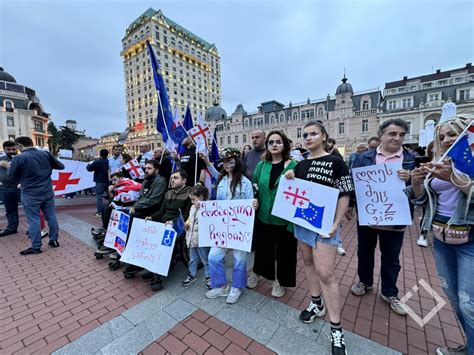 ბათუმში ევროპის მოედანზე აქცია “კი ევროპას არა რუსულ კანონს“ მიმდინარეობს Adjara Tv