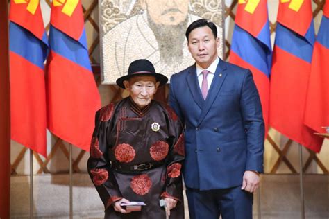 ЭРҮҮЛ ЭНХИЙН МАНААНД ХҮЧИН ЗҮТГЭГЧИД ТӨРИЙН ДЭЭД ОДОН МЕДАЛЬ ХҮРТЛЭЭ Subeedei Mn