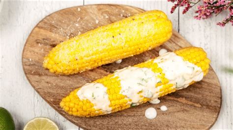 ЗАПЕЧЁННАЯ КУКУРУЗА в Фольге | Молодая Кукуруза с Чесноком и Сыром в ...