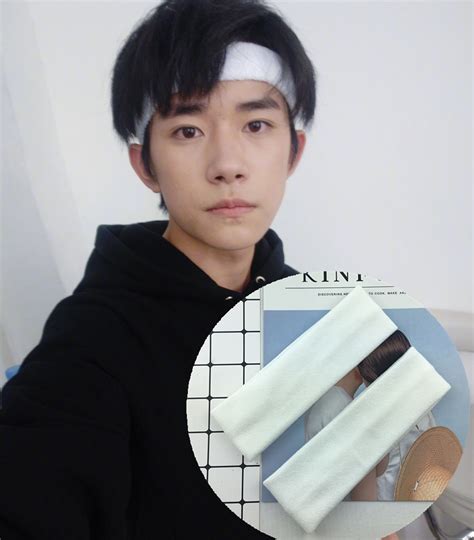 易烊千玺同款大g 易烊千玺同款卫衣 易烊千玺同款手链 大山谷图库