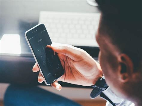 Съдят мъж извадил разпечатка на разговорите от телефона на жена му