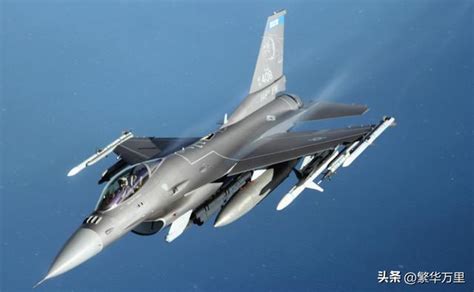 歼16战机使用复合挂架，最大载弹量12吨，有多大潜力？