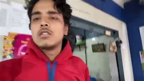 Yash Sahni On Twitter बिहार का छात्र बैंगलोर में रहता है और अपने खर्चे के लिए दुकान में नौकरी
