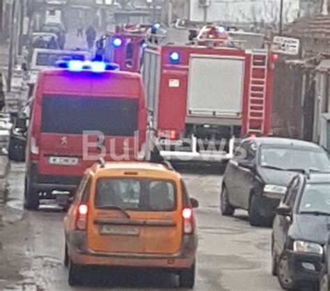 От последните минути Голям пожар бушува в циганската махала в Монтана снимки