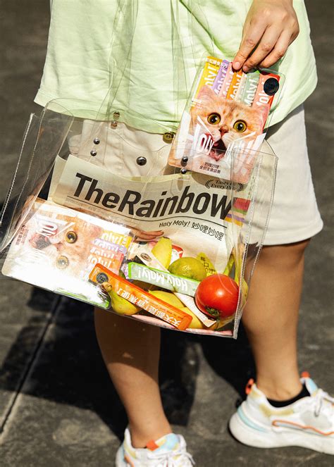 Holymoly Rainbow Cat Food Packaging 宠物食品彩虹猫条包装设计 Behance