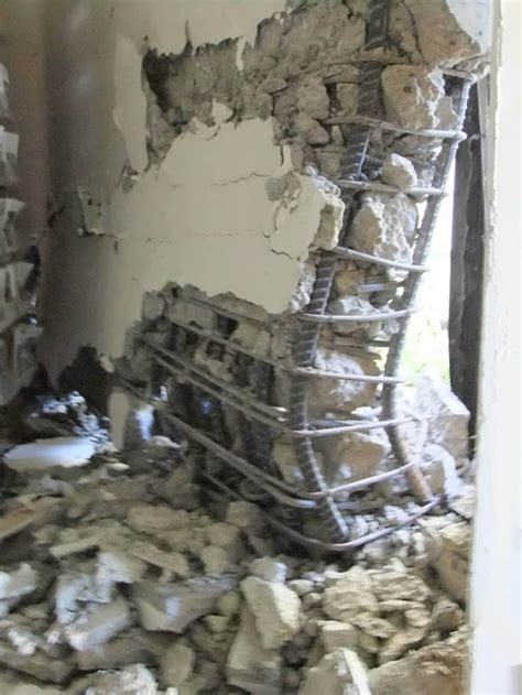 Types Of Column Failure Engineering Discoveries Construction Images Column Stairs Architecture