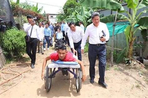 តន្រ្តីករជនពិការ សុផាន់ណា ច្រៀងក្នុងពិធីបើកអាស៊ានប៉ារ៉ាហ្គេមទទួលបានឧបត្ថម្ភ «ដី សុីសុីថាមស៍