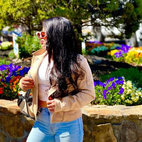 Helen Charloth Helencharlot • Threads Say More