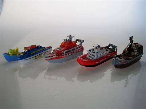 Assorted Plastic Toy Boats Artappelartappel
