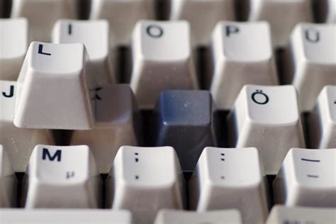 Unicomp Buckling Spring Ultra Classic White Model M Keyboard Test Eurogamer De