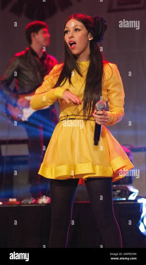 Mexican Synthpop Band Belanova Performed Live Including Their New Hit