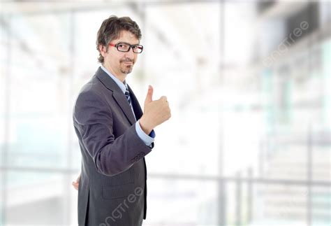 엄지손가락을 치켜드는 젊은 사업가 사진 배경 및 무료 다운로드를위한 그림 Pngtree