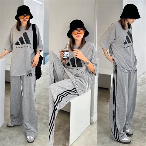 เซทเสื้อยืดคอกลมแขนสั้นทรง Oversize แบบสุดๆ มาพร้อมกับกางเกงขายาวทรงกระบอกใหญ่ ชุดเซต ชุดเซ็ท