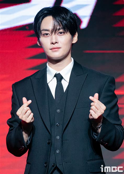 [포토] 스트레이키즈 리노 잘생긴 하트