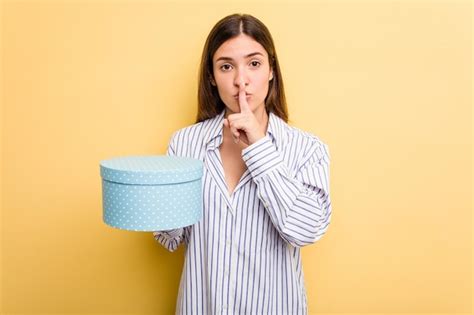 Guardar Un Secreto O Pedir Silencio Foto Premium