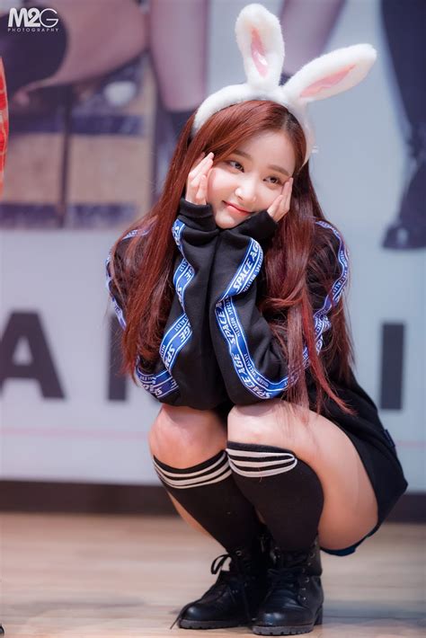 Gorgeous Moments Of Nacy And Momoland Members At A Mini Fan Meeting