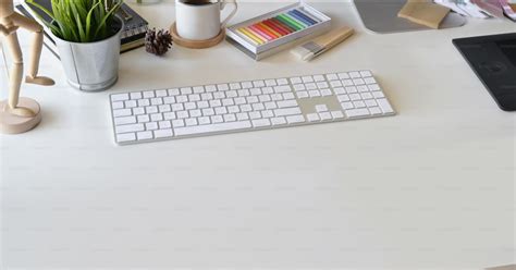 평면도 디자이너 작업 공간 컴퓨터 크리에이티브 용품 및 복사 공간 사진 Unsplash의 디자인 이미지