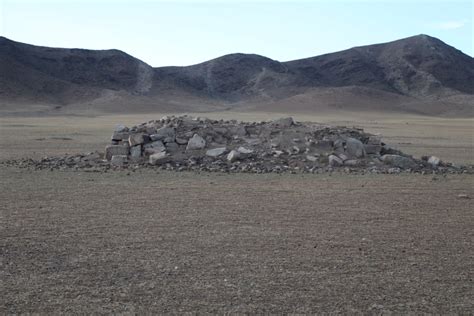 ТӨВ Улаан чулуутын хадны зураг бичээс