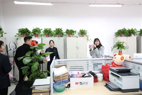 3月7日缤纷女生节公益活动 学院新闻 郑州工商学院文法学院