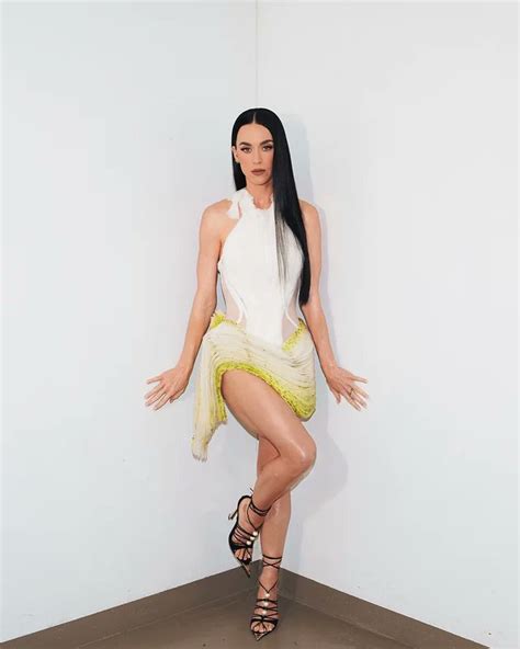 Katy Perrys Legs Are So Very Hot