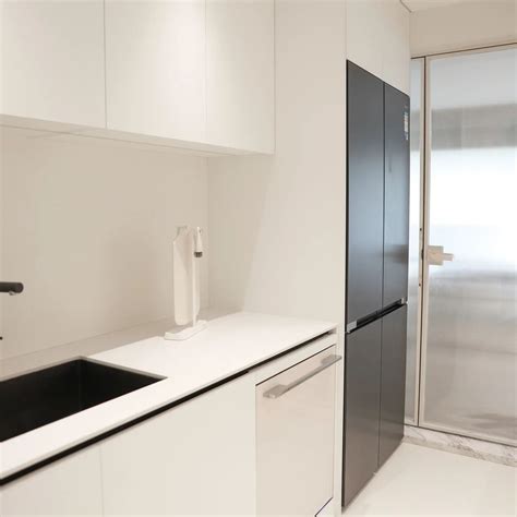 黑白极简风厨房｜绝绝子的嵌入式冰箱 居家集设计效果图 每平每屋·设计家