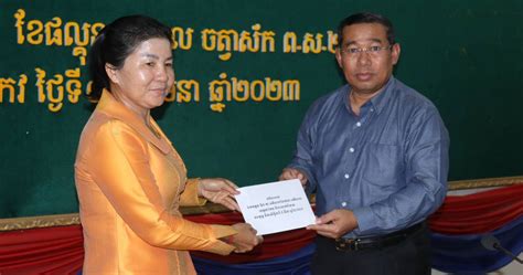 ឯកឧត្តម អ៊ូច ភា អញ្ជើញជួបសំណេះសំណាលជាមួយមន្រ្តីរាជការជាស្រ្តី ដែលបម្រើការងារនៅរដ្ឋបាលខេត្តតាកែវ