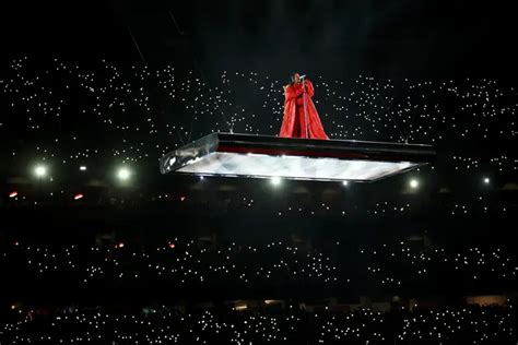 20 Photos From Rihannas Super Bowl Performance That Make Us Feel Like