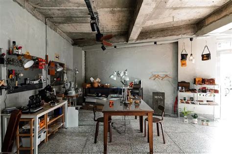 노출 천장 포인트 빈티지 인더스트리얼 거친 분위기의 24평 카페 인테리어 부산 사하구 하단동